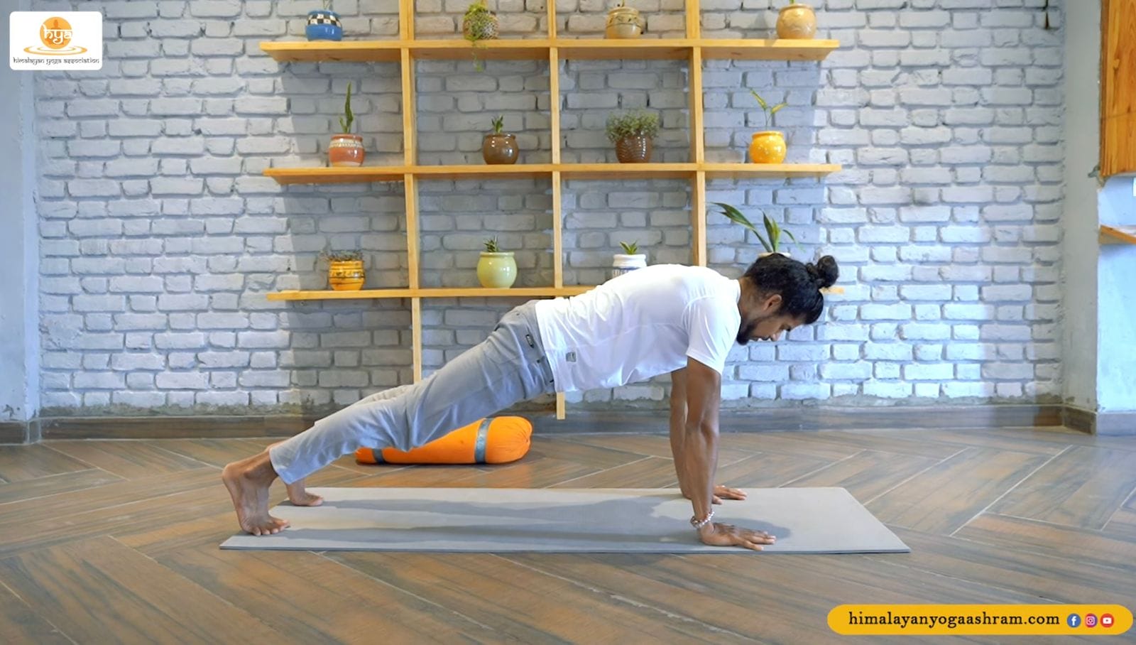 10 Simple and Effective Yoga Asanas for the Whole-Body Strength